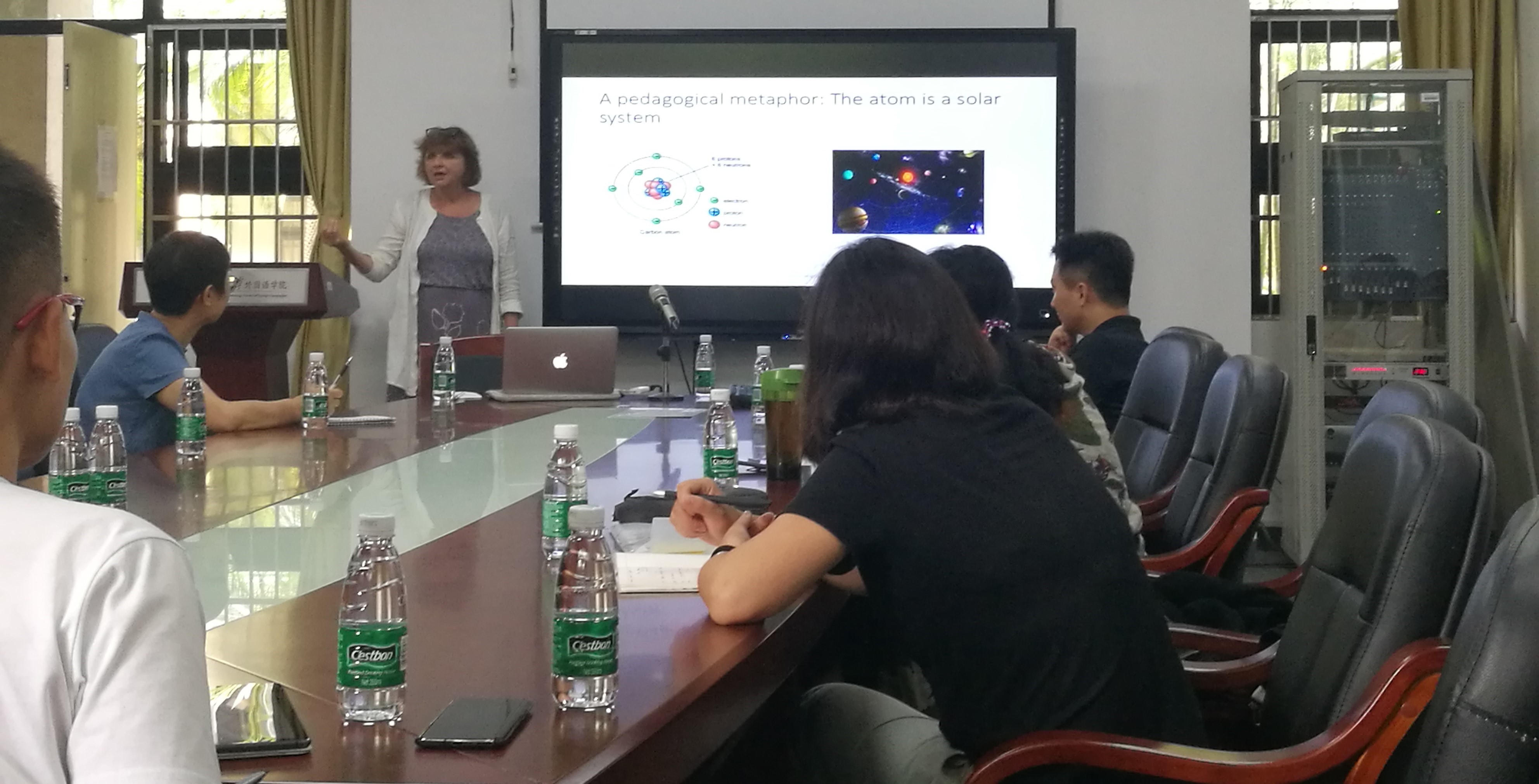 利兹大学教育学院院长 Alice Deignan教授莅临我院讲学-广东工业大学外国语学院